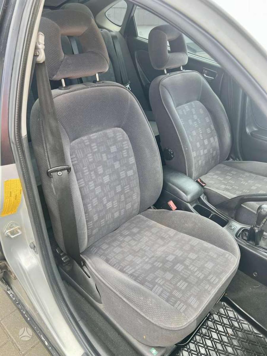 Серый Тойота Авенсис 2000 в Каунас, объемом двигателя 2.00 л и пробегом 348 тыс. км за 999 €, фото 18 на AUTOMOTO.COM.LV