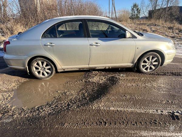 Grey Toyota Avensis 2003 in Vilnius, with an engine capacity of 2.00 L and mileage of 210 thousand km for 1800 €, photo 3 on AUTOMOTO.COM.LV
