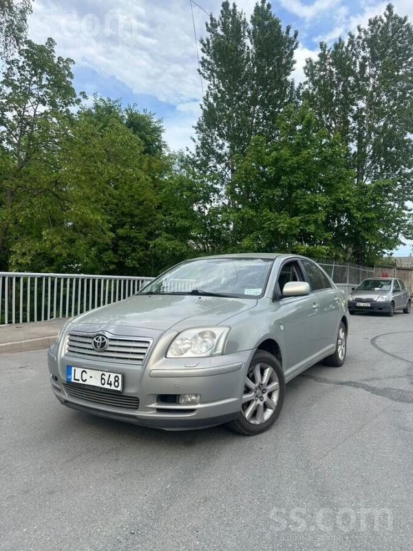 Pelēks Toyota Avensis 2003 Rīga, ar dzinēja tilpumu 2.00 L un nobraukumu 320 tūkst. km par 2000 €, foto 1 vietnē AUTOMOTO.COM.LV