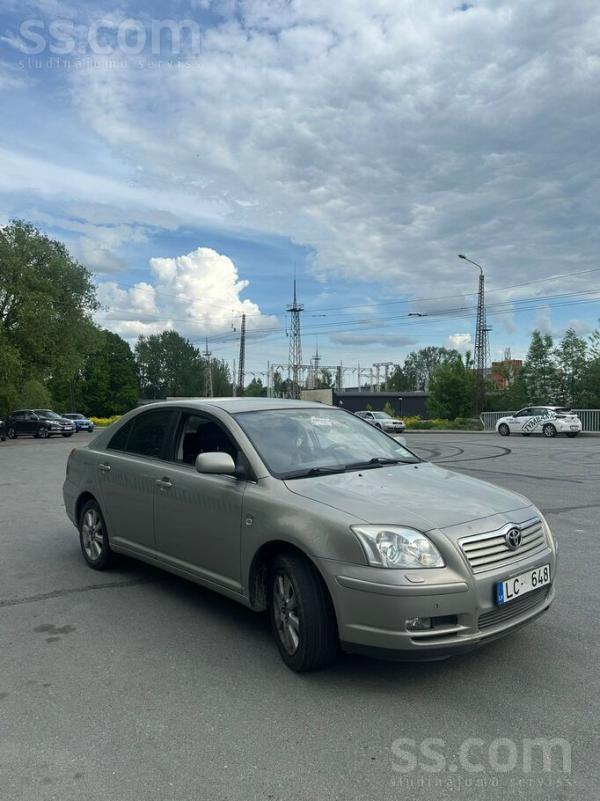 Pelēks Toyota Avensis 2003 Rīga, ar dzinēja tilpumu 2.00 L un nobraukumu 320 tūkst. km par 2000 €, foto 3 vietnē AUTOMOTO.COM.LV