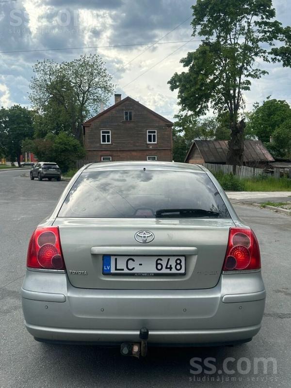 Pelēks Toyota Avensis 2003 Rīga, ar dzinēja tilpumu 2.00 L un nobraukumu 320 tūkst. km par 2000 €, foto 4 vietnē AUTOMOTO.COM.LV