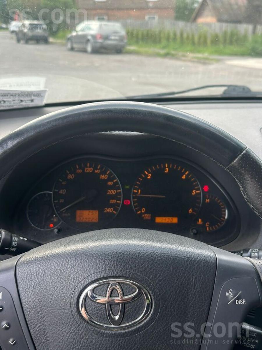 Grey Toyota Avensis 2003 in Riga, with an engine capacity of 2.00 L and mileage of 320 thousand km for 2000 €, photo 6 on AUTOMOTO.COM.LV