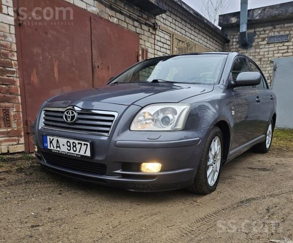 Pelēks Toyota Avensis 2003 Daugavpils, ar dzinēja tilpumu 2.00 L un nobraukumu 383 tūkst. km par 1500 €, foto 1 vietnē AUTOMOTO.COM.LV