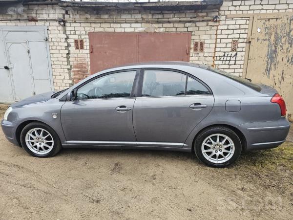 Pelēks Toyota Avensis 2003 Daugavpils, ar dzinēja tilpumu 2.00 L un nobraukumu 383 tūkst. km par 1500 €, foto 3 vietnē AUTOMOTO.COM.LV