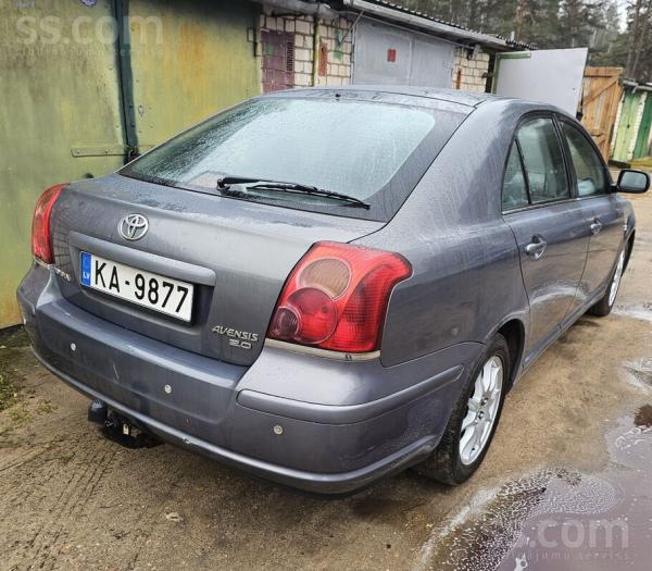 Pelēks Toyota Avensis 2003 Daugavpils, ar dzinēja tilpumu 2.00 L un nobraukumu 383 tūkst. km par 1500 €, foto 4 vietnē AUTOMOTO.COM.LV