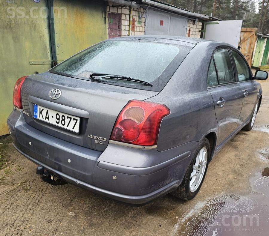Pelēks Toyota Avensis 2003 Daugavpils, ar dzinēja tilpumu 2.00 L un nobraukumu 383 tūkst. km par 1500 €, foto 5 vietnē AUTOMOTO.COM.LV