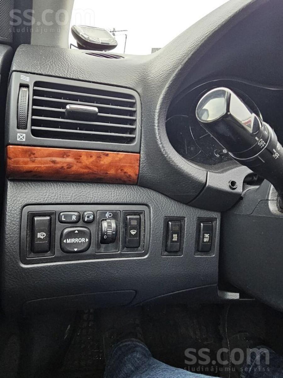 Pelēks Toyota Avensis 2003 Daugavpils, ar dzinēja tilpumu 2.00 L un nobraukumu 383 tūkst. km par 1500 €, foto 6 vietnē AUTOMOTO.COM.LV