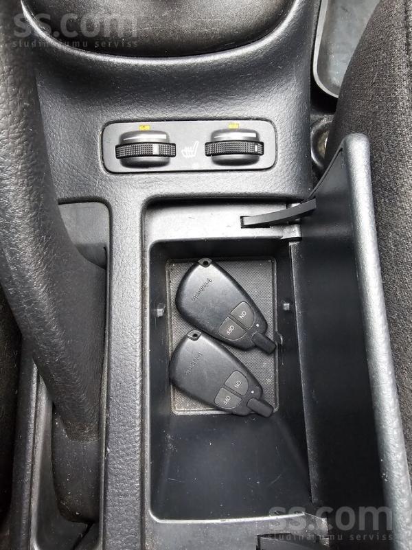 Pelēks Toyota Avensis 2003 Daugavpils, ar dzinēja tilpumu 2.00 L un nobraukumu 383 tūkst. km par 1500 €, foto 6 vietnē AUTOMOTO.COM.LV