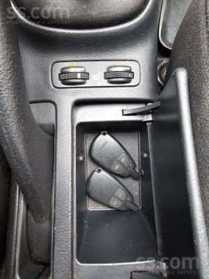 Pelēks Toyota Avensis 2003 Daugavpils, ar dzinēja tilpumu 2.00 L un nobraukumu 383 tūkst. km par 1500 €, foto 7 vietnē AUTOMOTO.COM.LV