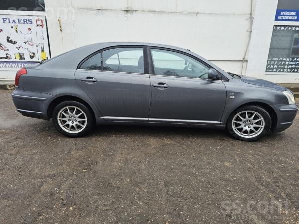Pelēks Toyota Avensis 2003 Daugavpils, ar dzinēja tilpumu 2.00 L un nobraukumu 383 tūkst. km par 1500 €, foto 8 vietnē AUTOMOTO.COM.LV