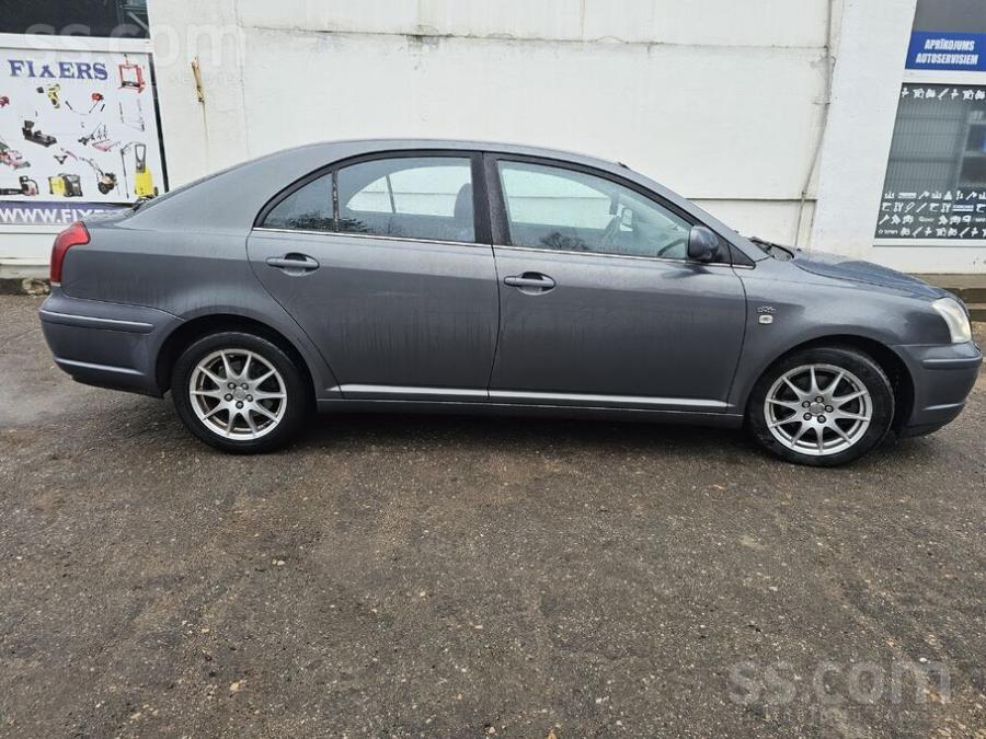 Pelēks Toyota Avensis 2003 Daugavpils, ar dzinēja tilpumu 2.00 L un nobraukumu 383 tūkst. km par 1500 €, foto 9 vietnē AUTOMOTO.COM.LV