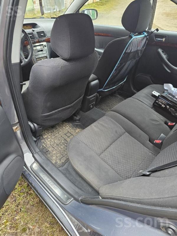 Pelēks Toyota Avensis 2003 Daugavpils, ar dzinēja tilpumu 2.00 L un nobraukumu 383 tūkst. km par 1500 €, foto 9 vietnē AUTOMOTO.COM.LV