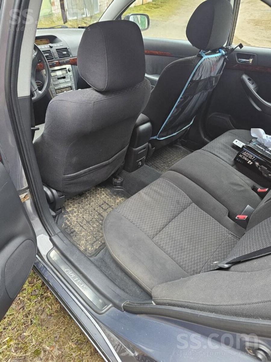 Pelēks Toyota Avensis 2003 Daugavpils, ar dzinēja tilpumu 2.00 L un nobraukumu 383 tūkst. km par 1500 €, foto 10 vietnē AUTOMOTO.COM.LV