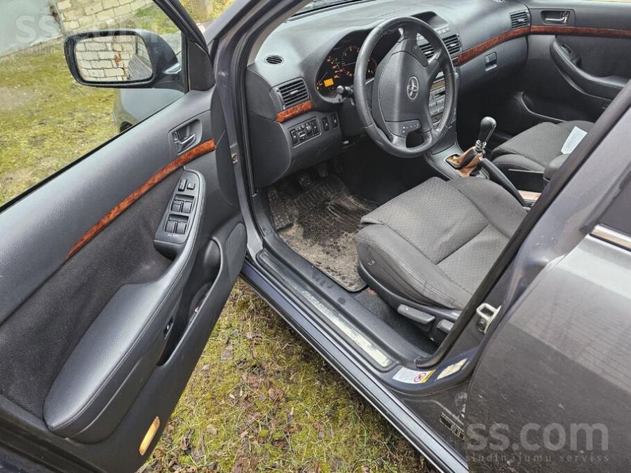 Pelēks Toyota Avensis 2003 Daugavpils, ar dzinēja tilpumu 2.00 L un nobraukumu 383 tūkst. km par 1500 €, foto 11 vietnē AUTOMOTO.COM.LV