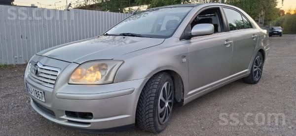 Grey Toyota Avensis 2003 in Daugavpils, with an engine capacity of 2.00 L and mileage of 340 thousand km for 1150 €, photo 1 on AUTOMOTO.COM.LV