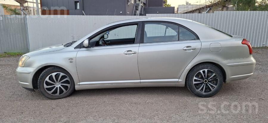 Pelēks Toyota Avensis 2003 Daugavpils, ar dzinēja tilpumu 2.00 L un nobraukumu 340 tūkst. km par 1150 €, foto 5 vietnē AUTOMOTO.COM.LV