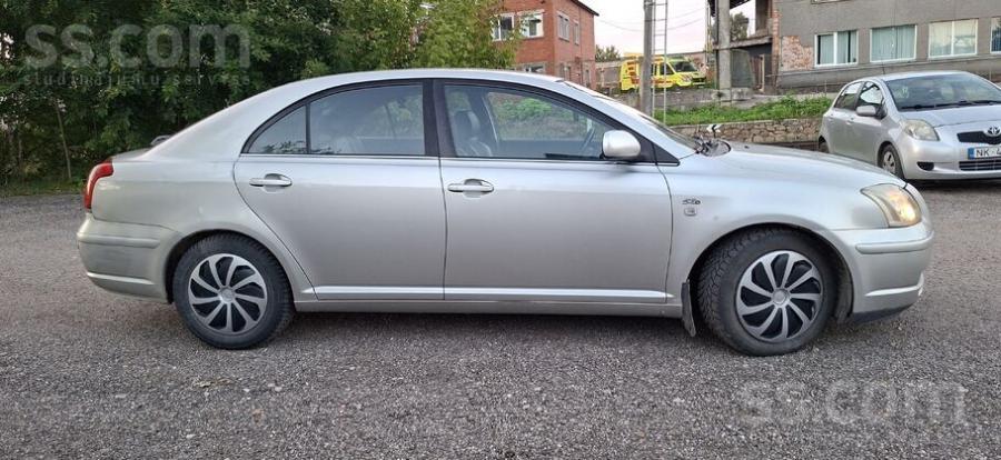 Pelēks Toyota Avensis 2003 Daugavpils, ar dzinēja tilpumu 2.00 L un nobraukumu 340 tūkst. km par 1150 €, foto 7 vietnē AUTOMOTO.COM.LV