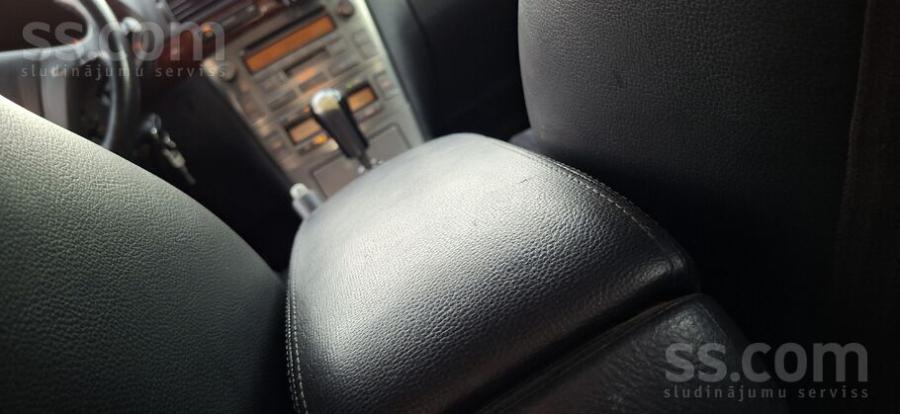 Pelēks Toyota Avensis 2003 Daugavpils, ar dzinēja tilpumu 2.00 L un nobraukumu 340 tūkst. km par 1150 €, foto 12 vietnē AUTOMOTO.COM.LV