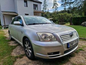 Pelēks Toyota Avensis 2003 Kazlų Rūda, ar dzinēja tilpumu 2.00 L un nobraukumu 393 tūkst. km par 1200 €, foto  vietnē AUTOMOTO.COM.LV
