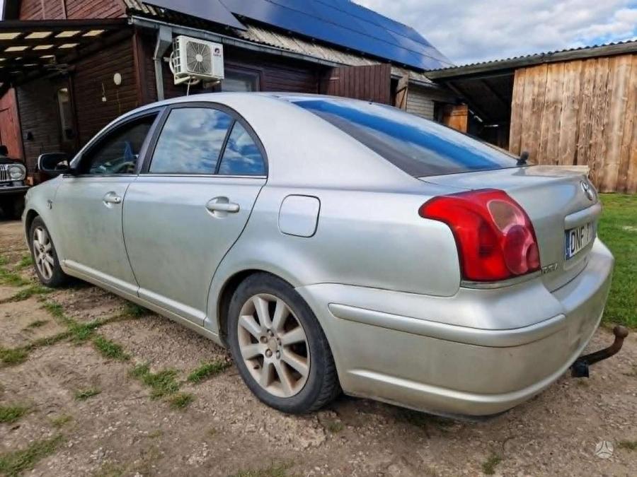 Pelēks Toyota Avensis 2003 Kazlų Rūda, ar dzinēja tilpumu 2.00 L un nobraukumu 393 tūkst. km par 1200 €, foto 4 vietnē AUTOMOTO.COM.LV