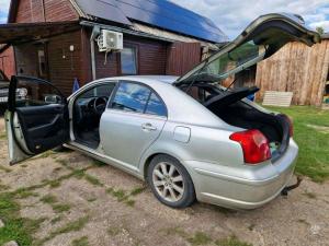 Pelēks Toyota Avensis 2003 Kazlų Rūda, ar dzinēja tilpumu 2.00 L un nobraukumu 393 tūkst. km par 1200 €, foto 5 vietnē AUTOMOTO.COM.LV
