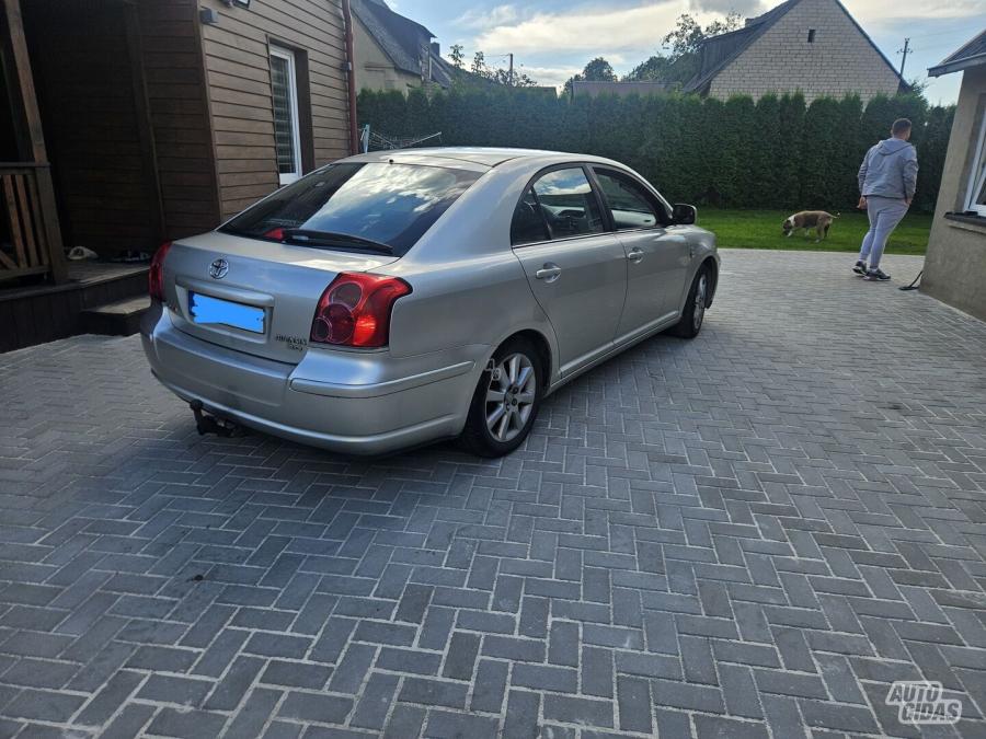 Grey Toyota Avensis 2003 in Vilkaviskis, with an engine capacity of 2.00 L and mileage of 0 thousand km for 1200 €, photo 4 on AUTOMOTO.COM.LV