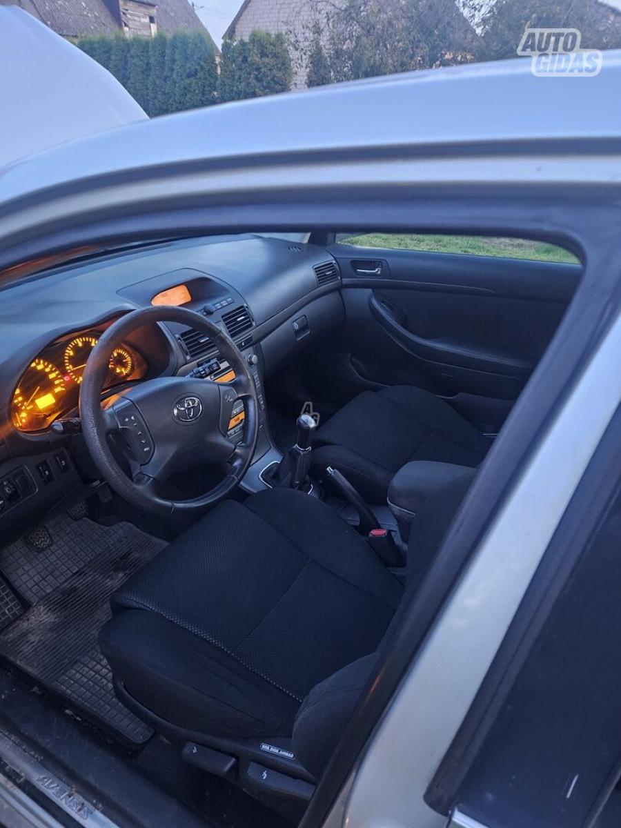 Grey Toyota Avensis 2003 in Vilkaviskis, with an engine capacity of 2.00 L and mileage of 0 thousand km for 1200 €, photo 6 on AUTOMOTO.COM.LV