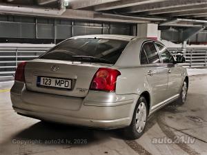 Pelēks Toyota Avensis 2004 Tallina, ar dzinēja tilpumu 2.00 L un nobraukumu 260 tūkst. km par 1998 €, foto 4 vietnē AUTOMOTO.COM.LV
