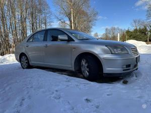 Pelēks Toyota Avensis 2004 Varėna, ar dzinēja tilpumu 2.00 L un nobraukumu 263 tūkst. km par 800 €, foto  vietnē AUTOMOTO.COM.LV