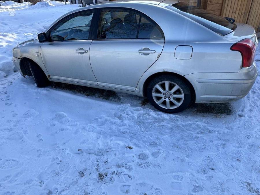 Pelēks Toyota Avensis 2004 Varėna, ar dzinēja tilpumu 2.00 L un nobraukumu 263 tūkst. km par 800 €, foto 2 vietnē AUTOMOTO.COM.LV