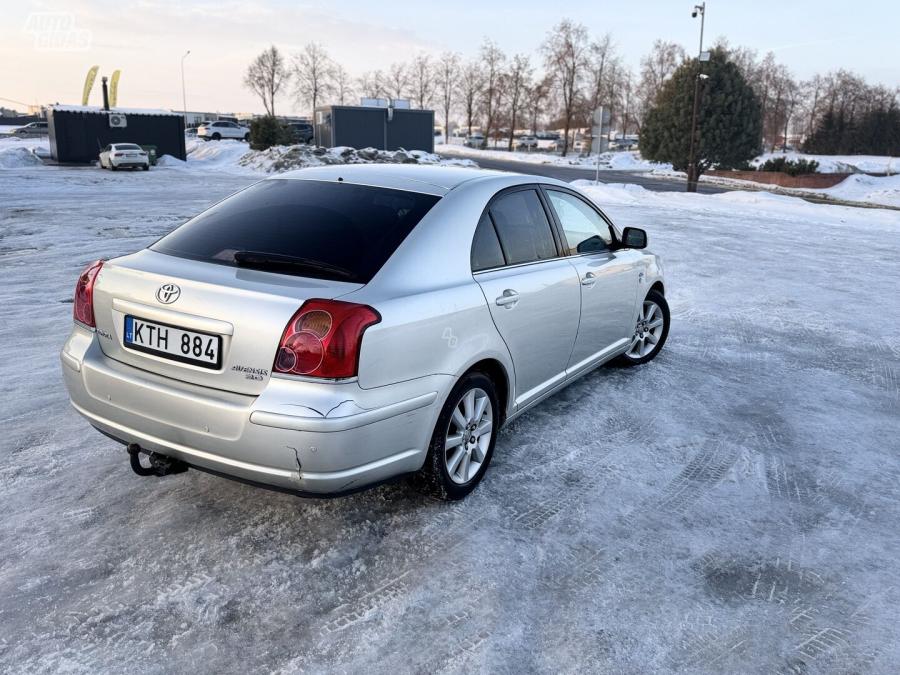 Pelēks Toyota Avensis 2004 Kauņa, ar dzinēja tilpumu 2.00 L un nobraukumu 290 tūkst. km par 1600 €, foto 2 vietnē AUTOMOTO.COM.LV