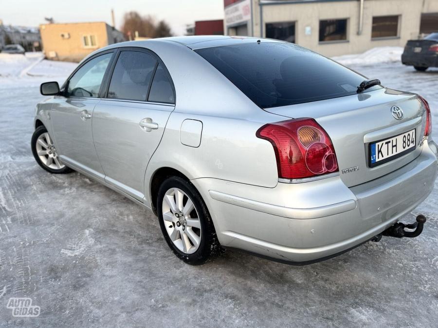 Pelēks Toyota Avensis 2004 Kauņa, ar dzinēja tilpumu 2.00 L un nobraukumu 290 tūkst. km par 1600 €, foto 3 vietnē AUTOMOTO.COM.LV