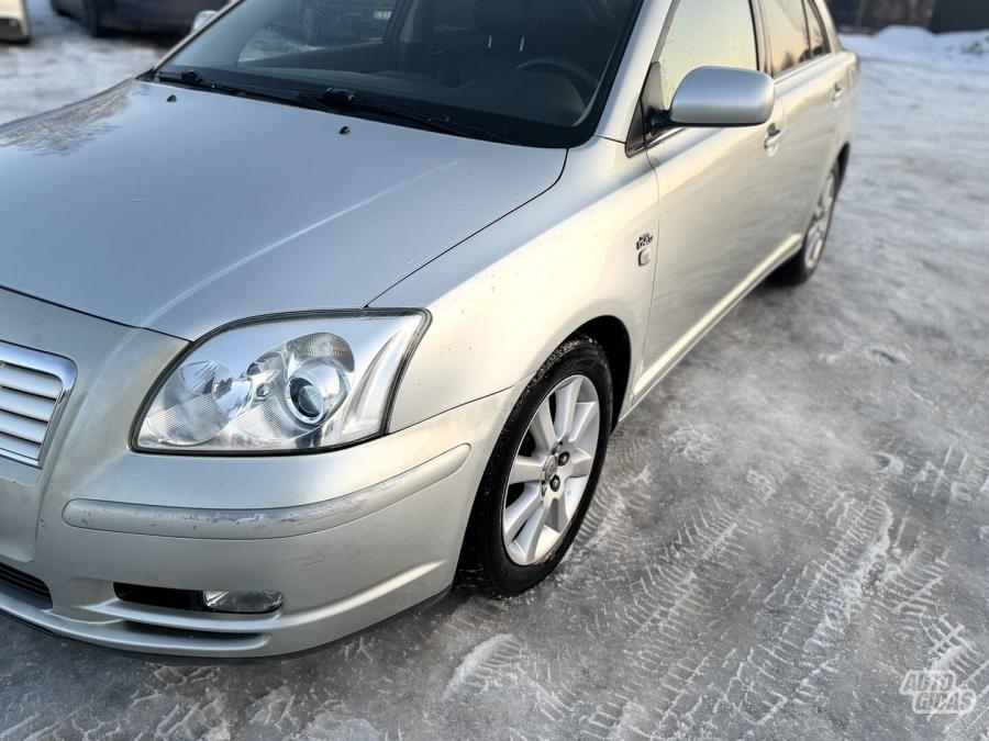 Pelēks Toyota Avensis 2004 Kauņa, ar dzinēja tilpumu 2.00 L un nobraukumu 290 tūkst. km par 1600 €, foto 4 vietnē AUTOMOTO.COM.LV