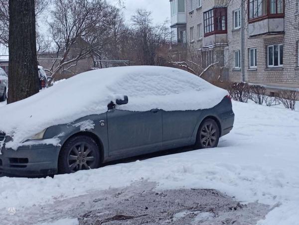 Grey Toyota Avensis 2005 in Vilnius, with an engine capacity of 2.00 L and mileage of 3000 thousand km for 650 €, photo 1 on AUTOMOTO.COM.LV