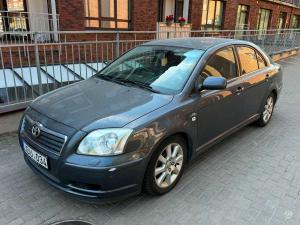 Pelēks Toyota Avensis 2005 Viļņa, ar dzinēja tilpumu 2.23 L un nobraukumu 260 tūkst. km par 1100 €, foto  vietnē AUTOMOTO.COM.LV