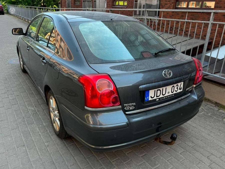 Pelēks Toyota Avensis 2005 Viļņa, ar dzinēja tilpumu 2.23 L un nobraukumu 260 tūkst. km par 1100 €, foto 5 vietnē AUTOMOTO.COM.LV