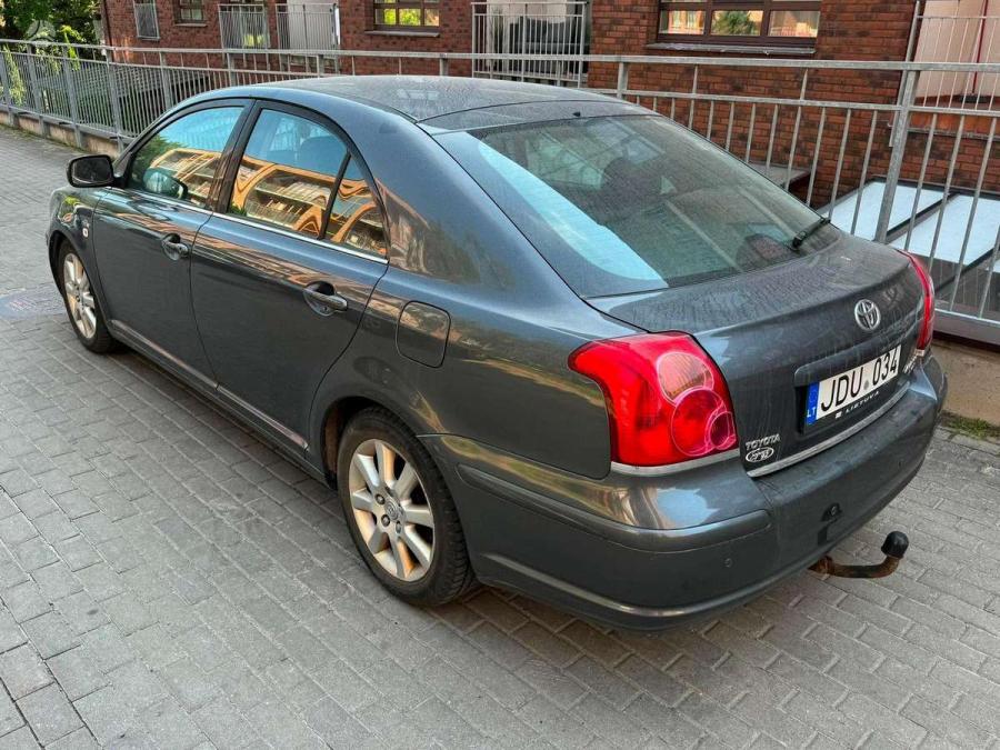 Pelēks Toyota Avensis 2005 Viļņa, ar dzinēja tilpumu 2.23 L un nobraukumu 260 tūkst. km par 1100 €, foto 6 vietnē AUTOMOTO.COM.LV