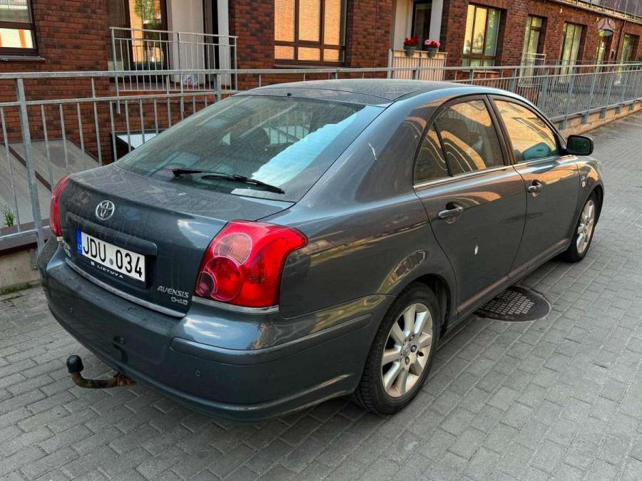 Pelēks Toyota Avensis 2005 Viļņa, ar dzinēja tilpumu 2.23 L un nobraukumu 260 tūkst. km par 1100 €, foto 7 vietnē AUTOMOTO.COM.LV