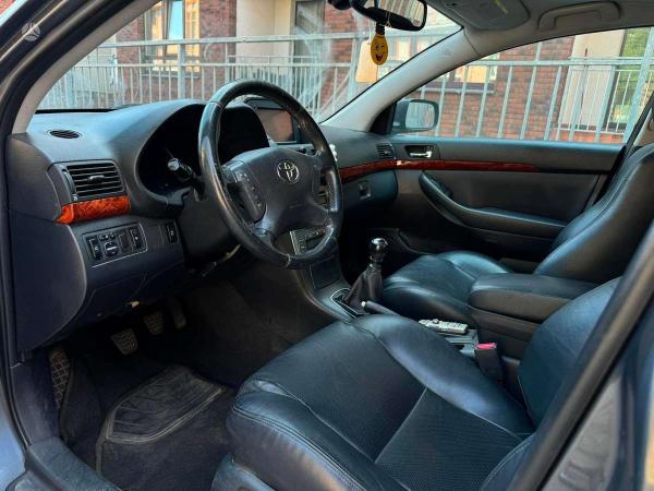 Grey Toyota Avensis 2005 in Vilnius, with an engine capacity of 2.23 L and mileage of 260 thousand km for 1100 €, photo 7 on AUTOMOTO.COM.LV