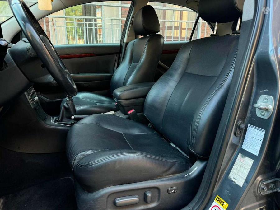Pelēks Toyota Avensis 2005 Viļņa, ar dzinēja tilpumu 2.23 L un nobraukumu 260 tūkst. km par 1100 €, foto 9 vietnē AUTOMOTO.COM.LV