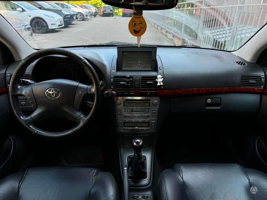 Pelēks Toyota Avensis 2005 Viļņa, ar dzinēja tilpumu 2.23 L un nobraukumu 260 tūkst. km par 1100 €, foto 10 vietnē AUTOMOTO.COM.LV
