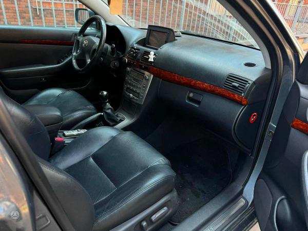 Grey Toyota Avensis 2005 in Vilnius, with an engine capacity of 2.23 L and mileage of 260 thousand km for 1100 €, photo 10 on AUTOMOTO.COM.LV