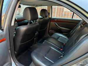 Pelēks Toyota Avensis 2005 Viļņa, ar dzinēja tilpumu 2.23 L un nobraukumu 260 tūkst. km par 1100 €, foto 13 vietnē AUTOMOTO.COM.LV