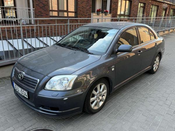 Серый Тойота Авенсис 2005 в Вильнюс, объемом двигателя 2.23 л и пробегом 260 тыс. км за 1000 €, фото 1 на AUTOMOTO.COM.LV