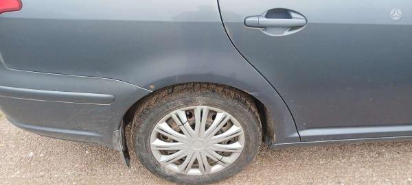 Pelēks Toyota Avensis 2005 Ukmergė, ar dzinēja tilpumu 1.95 L un nobraukumu 411 tūkst. km par 850 €, foto 7 vietnē AUTOMOTO.COM.LV