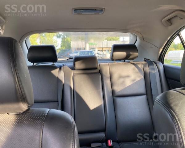 Grey Toyota Avensis 2005 in Jekabpils, with an engine capacity of 2.00 L and mileage of 284 thousand km for 1695 €, photo 7 on AUTOMOTO.COM.LV