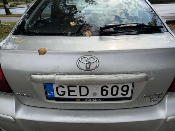 Toyota Avensis 2005 Viļņa vietnē Pelēks Toyota Avensis 2005 Viļņa, ar dzinēja tilpumu 2.00 L un nobraukumu 410 tūkst. km par 850 €, foto 9 vietnē AUTOMOTO.COM.LV