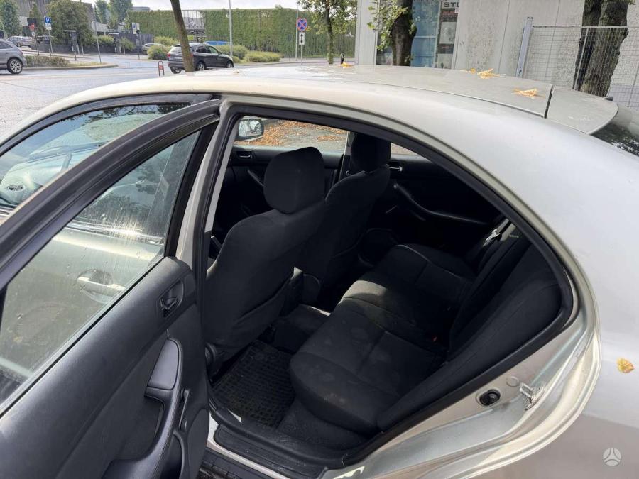 Grey Toyota Avensis 2005 in Vilnius, with an engine capacity of 2.00 L and mileage of 410 thousand km for 850 €, photo 12 on AUTOMOTO.COM.LV