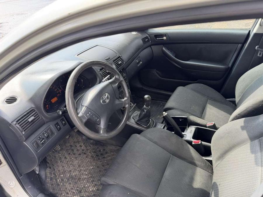 Grey Toyota Avensis 2005 in Vilnius, with an engine capacity of 2.00 L and mileage of 410 thousand km for 850 €, photo 14 on AUTOMOTO.COM.LV