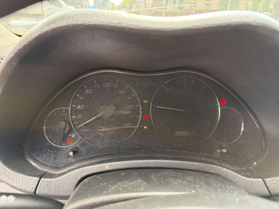 Grey Toyota Avensis 2005 in Vilnius, with an engine capacity of 2.00 L and mileage of 410 thousand km for 850 €, photo 15 on AUTOMOTO.COM.LV